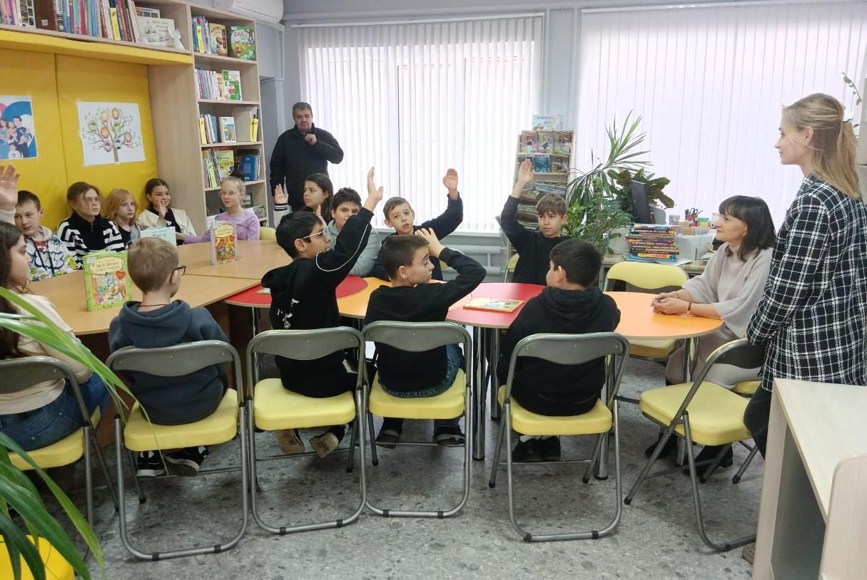 В детской библиотеке Андроповского округа отметили День многодетной ...